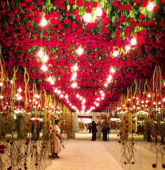 Red Roses Wedding | Arabia Weddings