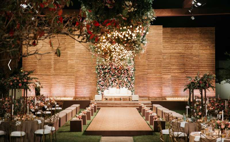 White Rentals | Arabia Weddings